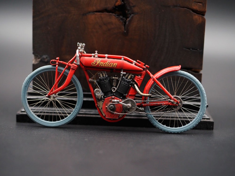 1/24 75mm Indian Racer 8-valve Motorcycle with Figure - CIX-MBIG24006