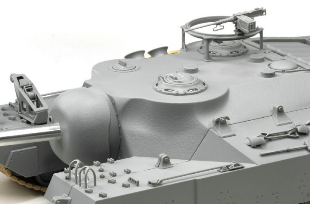 1/35 WWII T28 Super Heavy Tank [New Tooling]
