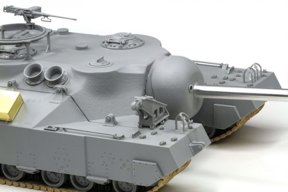 1/35 WWII T28 Super Heavy Tank [New Tooling]