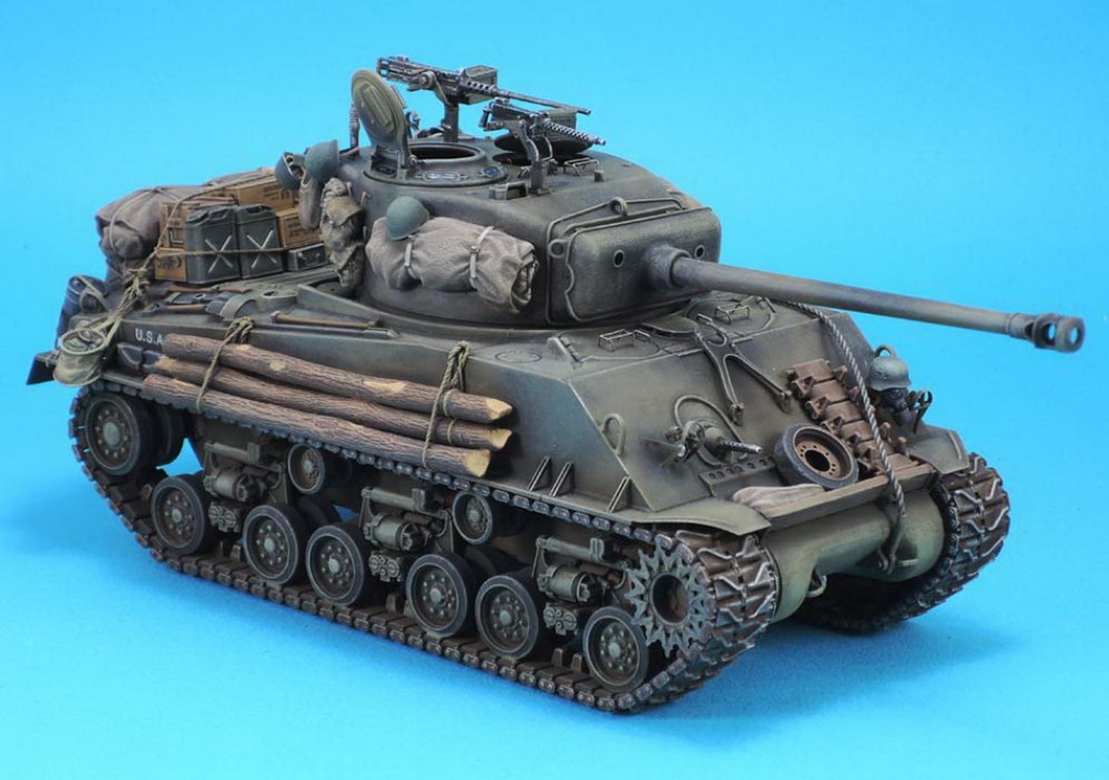 1/35 WWII M4A3e8 Sherman 1945 Update Set w/HVSS Suspension (75 Resin+43 PE)