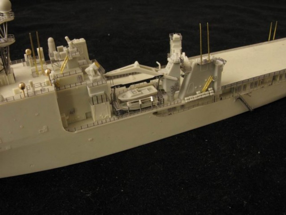 1/700 USS Whidbey Island LSD-41 (Complete Resin kit)