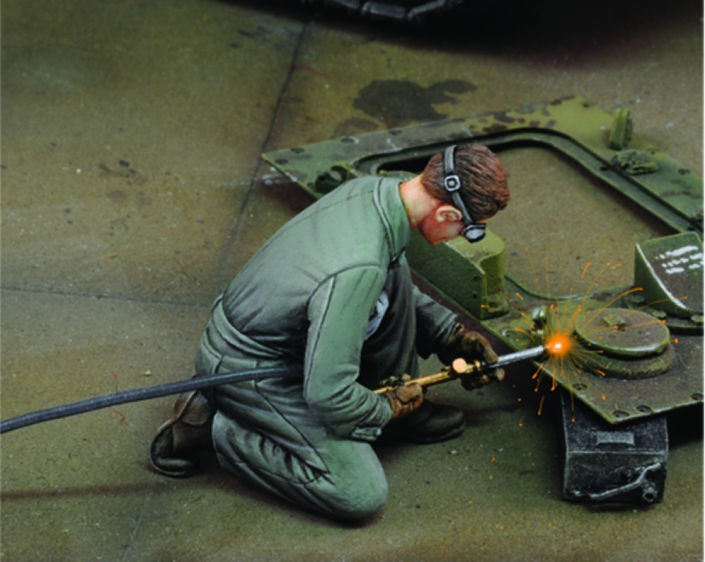 1/35 Workshop Mechanic Using Electric Welder [set No.2](1 Figure)