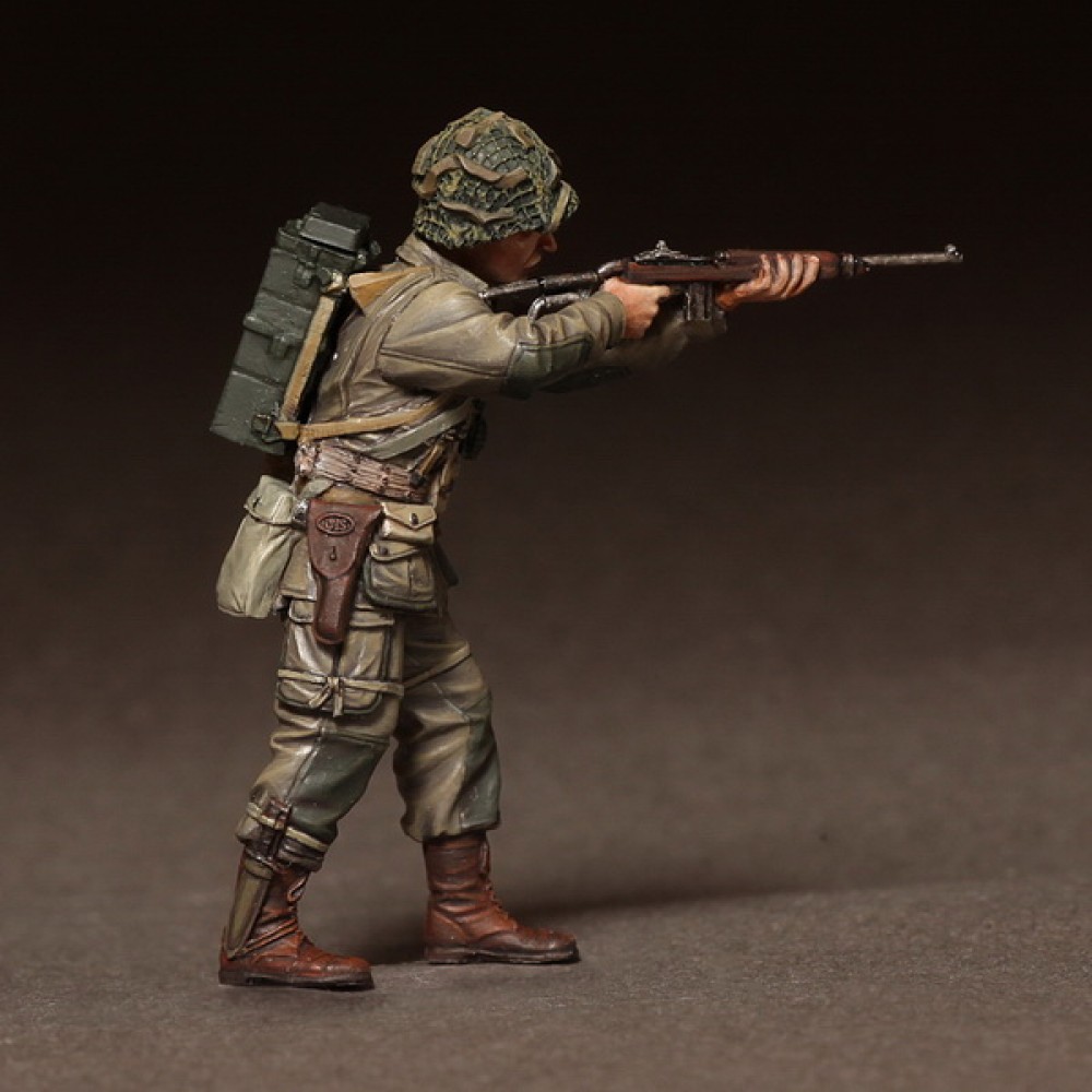 1/35 WWII Radio Operator 82St Airborne In Battle