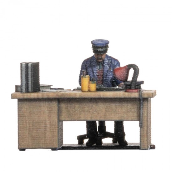 HO Scale Railway Official at his Desk NOCH 10220